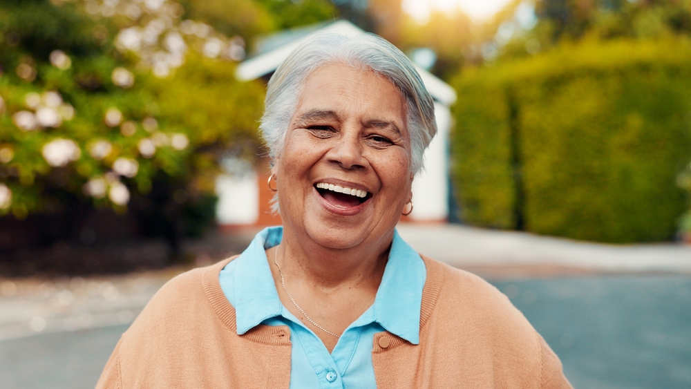 How Teeth X-Press Gold Compares to Traditional Full Dentures